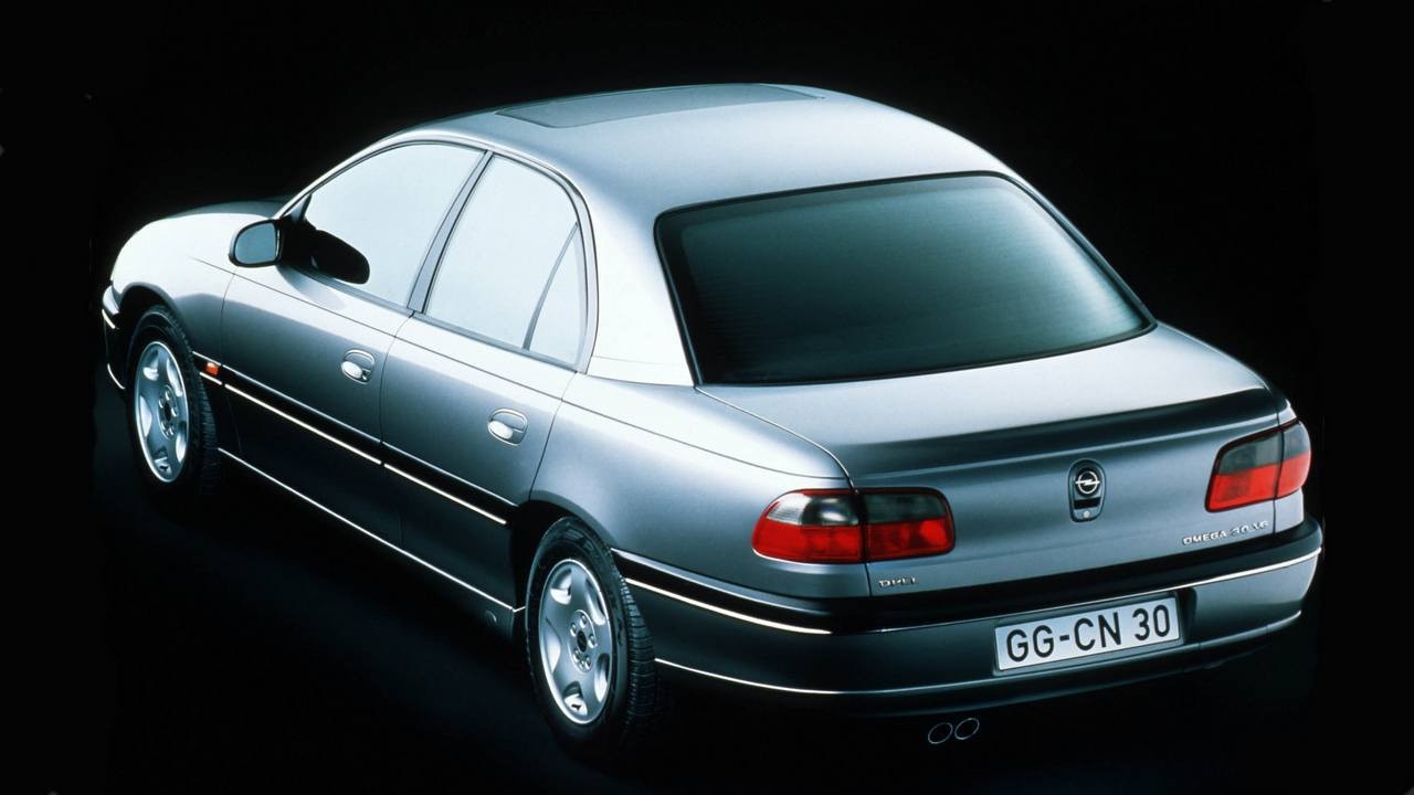 Как в GM сделали Cadillac Catera из Opel Omega B, и почему он ...
