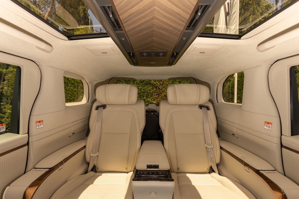 Новый минивэн Lexus LM в Европе: дороже самого крутого Mercedes V-Class ...