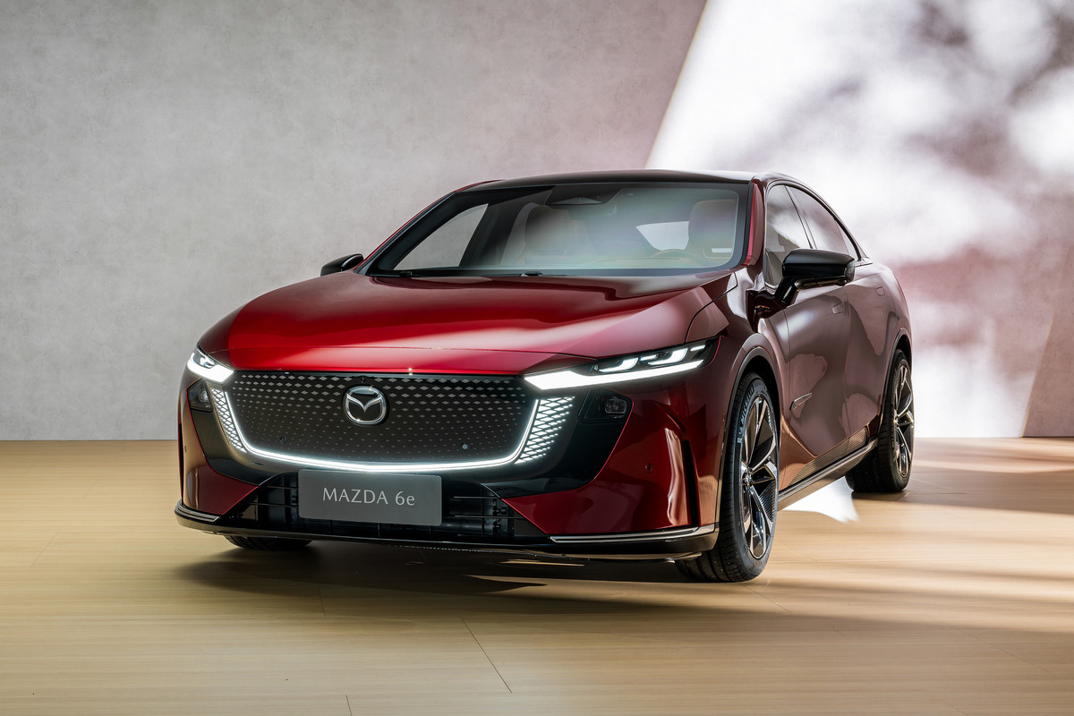Лифтбек Mazda 6e на платформе Changan дебютировал в Европе в двух ...