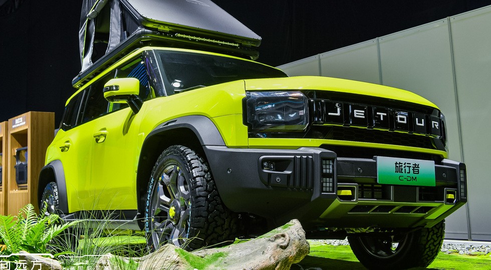 Новые SUV пришедшего в Россию Jetour: молодёжный X-2 и брутальный T2 ...