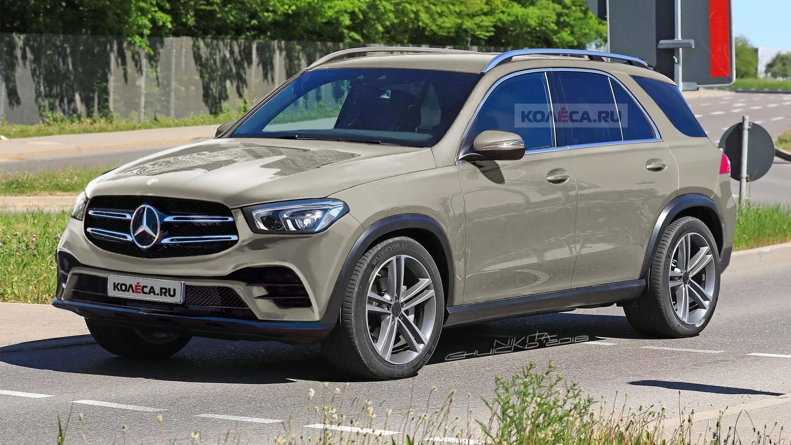 Mercedes-Benz "засветил" интерьер кроссовера GLE нового поколения