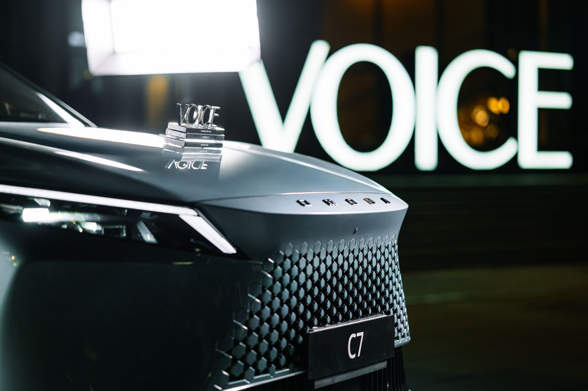 Новый OMODA C7 получил награду «Дизайн года» на премии VOICE «Главные ...