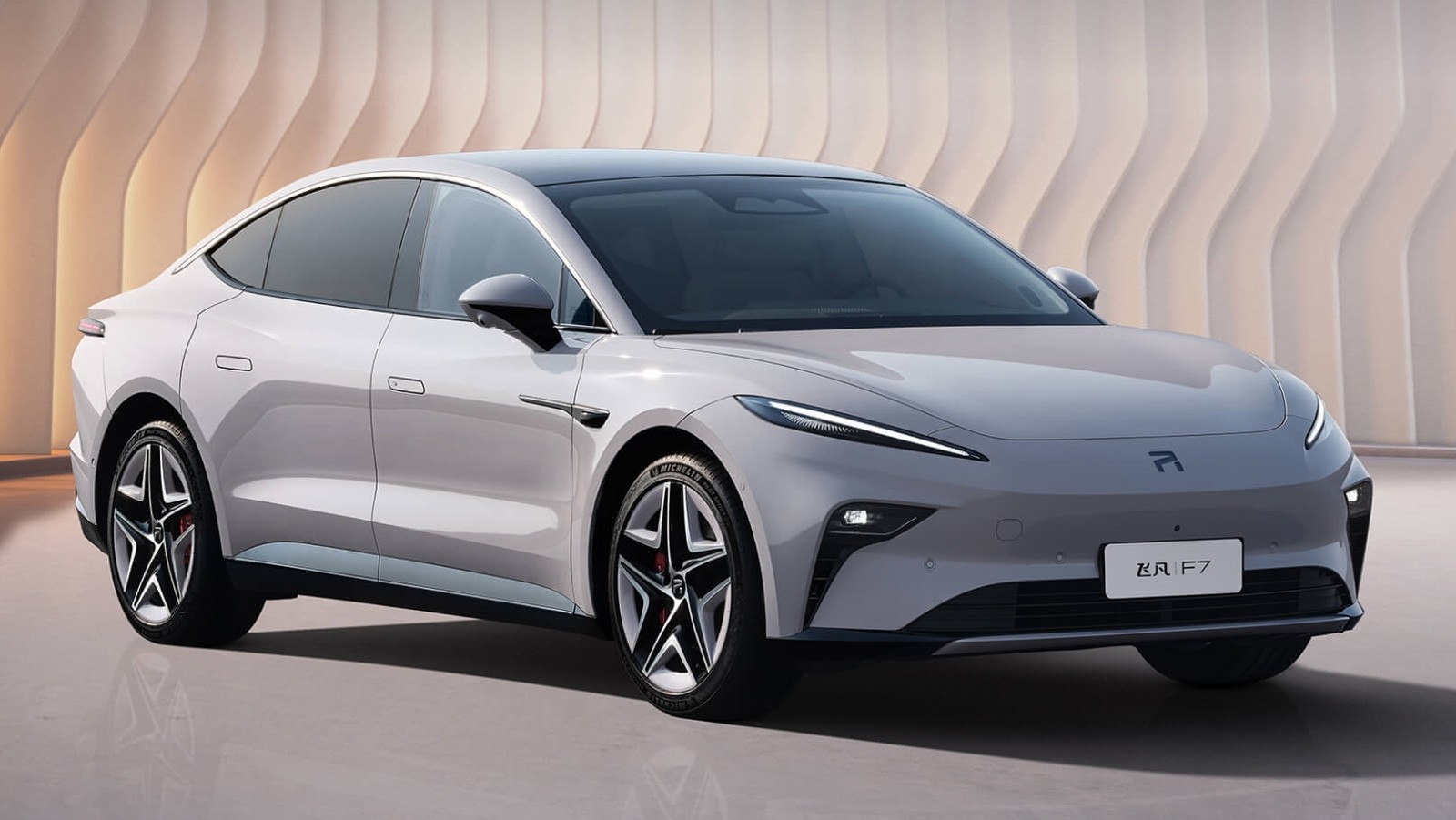 Rising F7: большой лифтбек от флагманского бренда SAIC с отменной ...