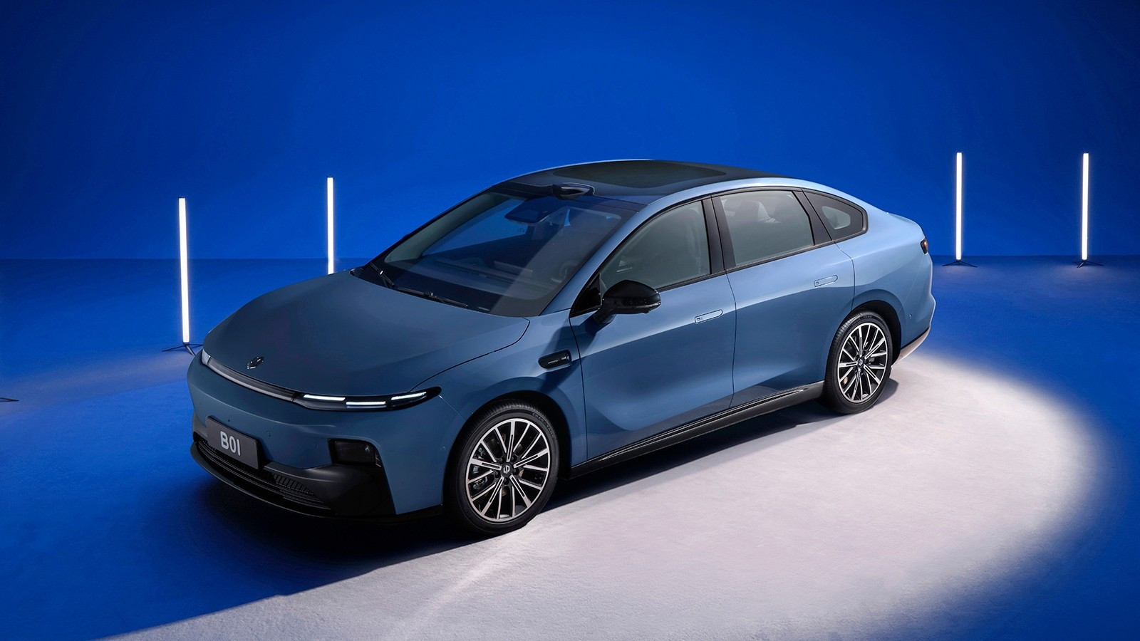 Leapmotor B01: дешёвый, но щедро оснащённый седан на базе кроссовера B10 - КОЛЕСА.ру ...