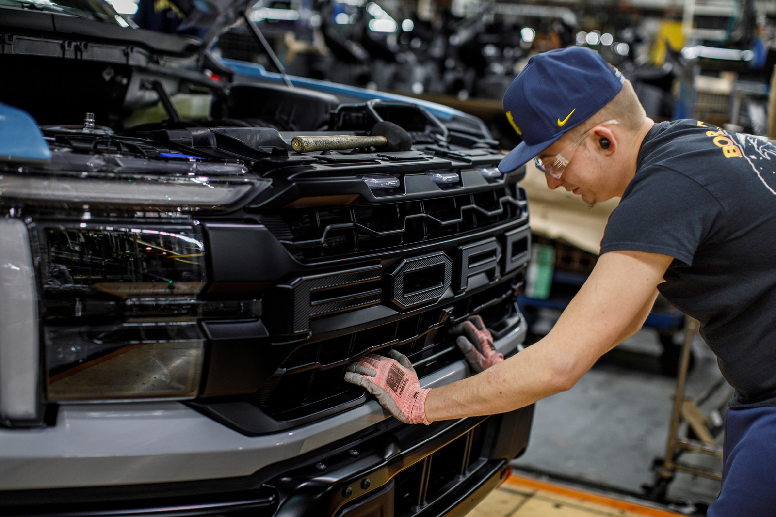 Ford наращивает производство пикапов F-150 и Super Duty, а выпуск ...