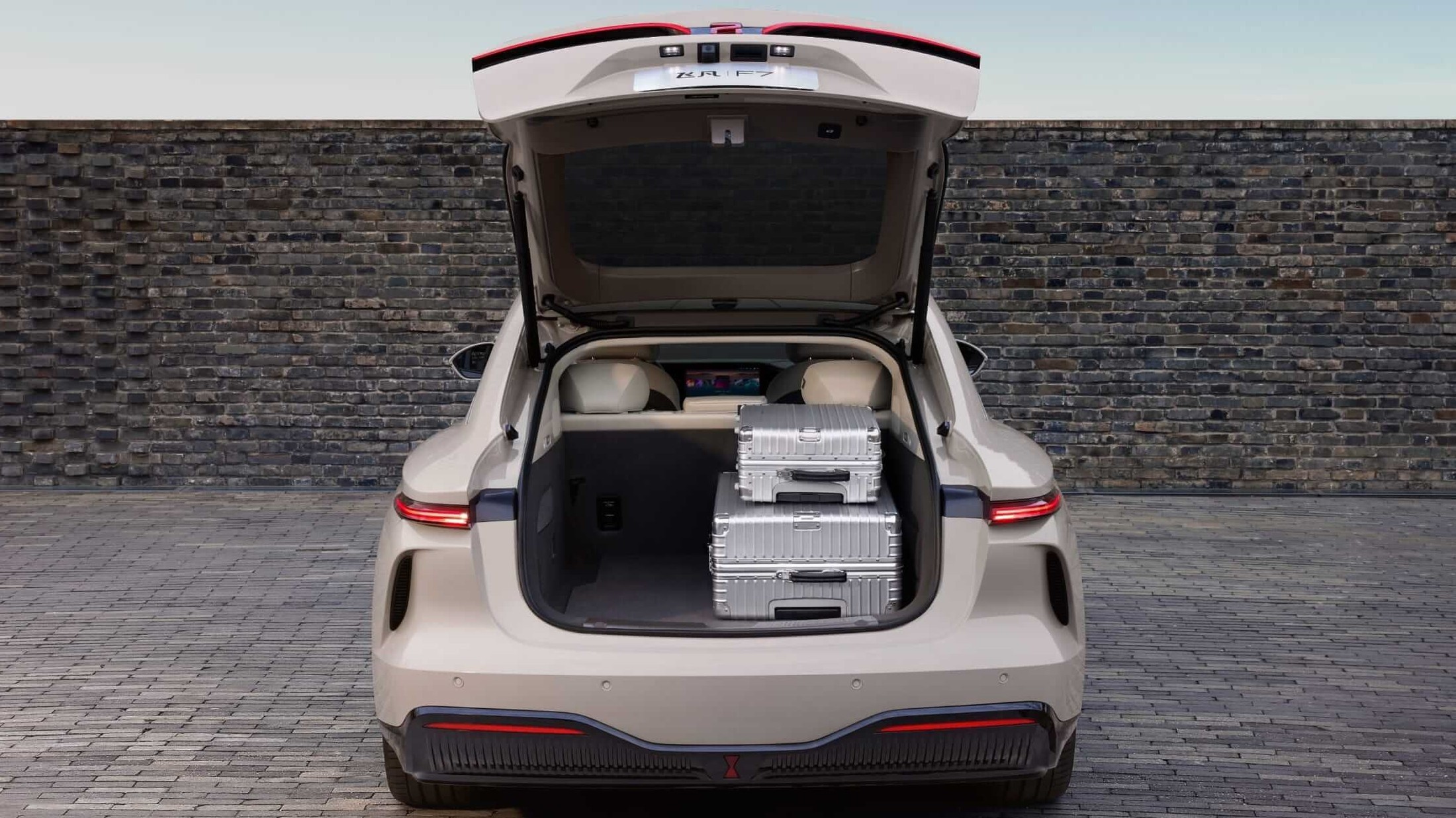 Rising F7: большой лифтбек от флагманского бренда SAIC с отменной ...