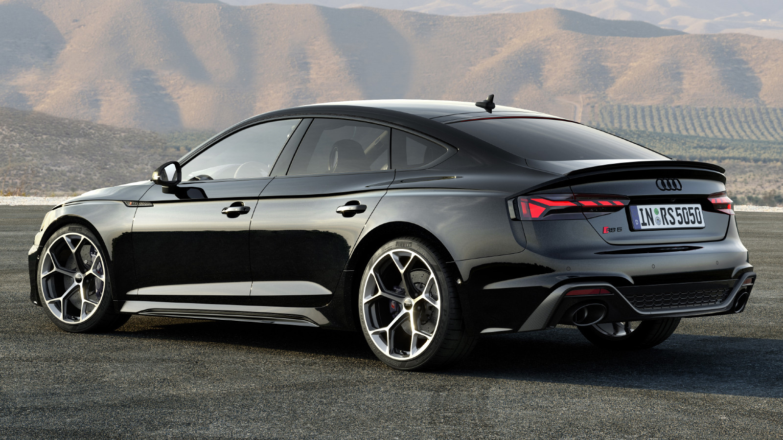 Новая Audi RS5 Sedan 2025