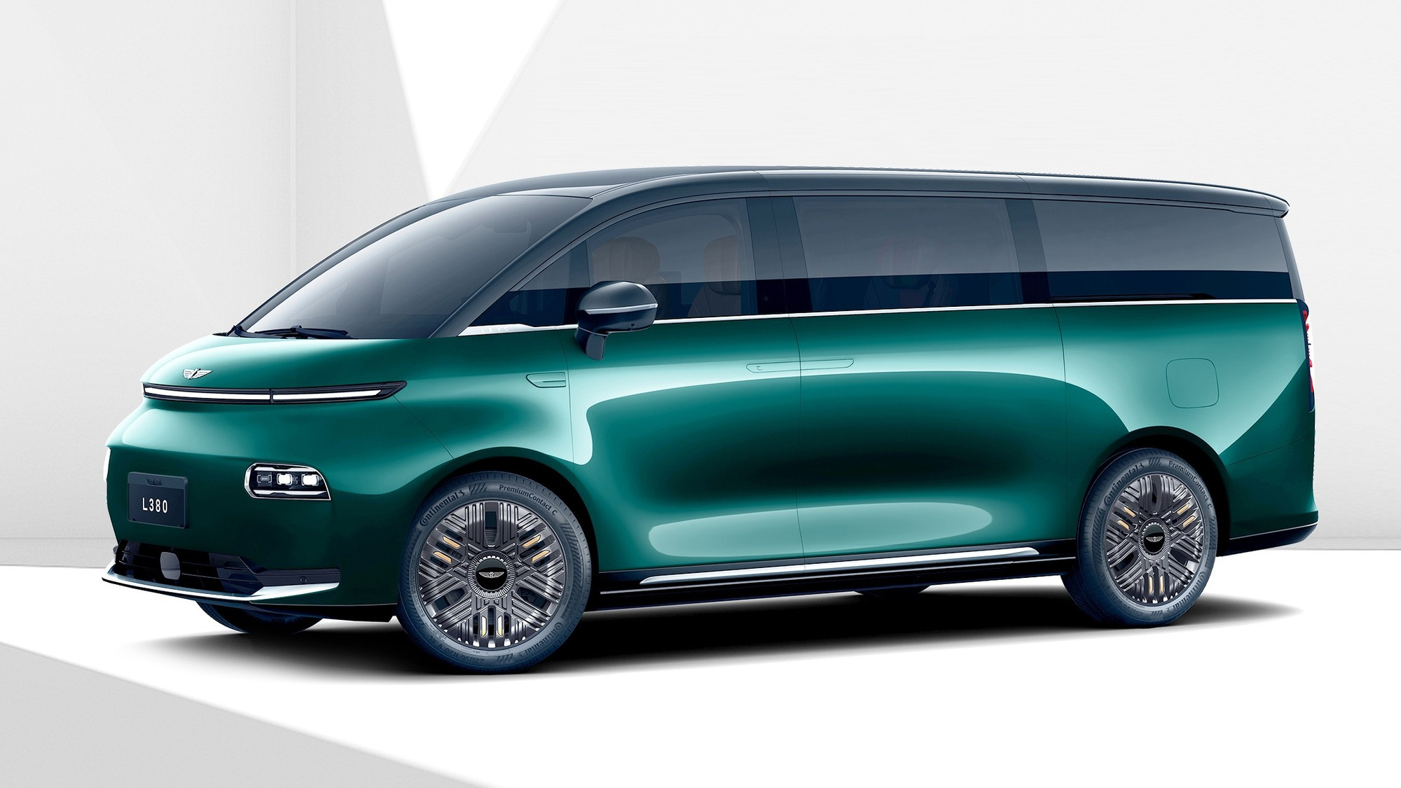Минивэн-аэробус LEVC L380 от Geely показался на новых фотографиях в ...
