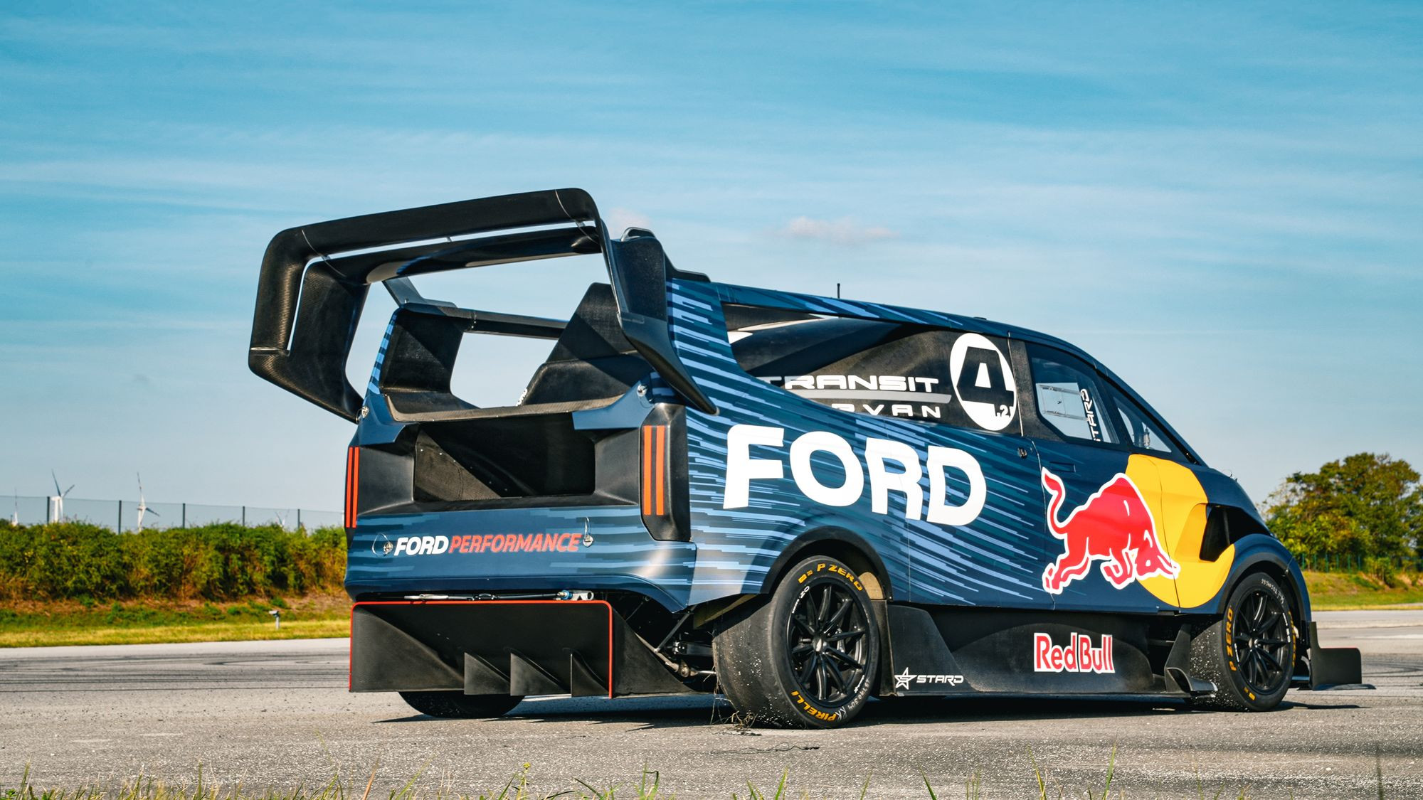 Ford Supervan: мотор Формулы-1 и 2000 лошадиных сил в развозном фургоне ...