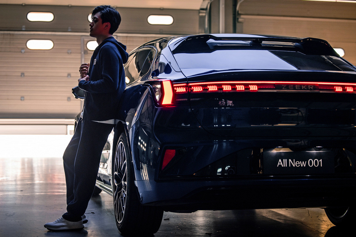 Теперь официально: Geely показала обновлённый лифтбек Zeekr 001 ...