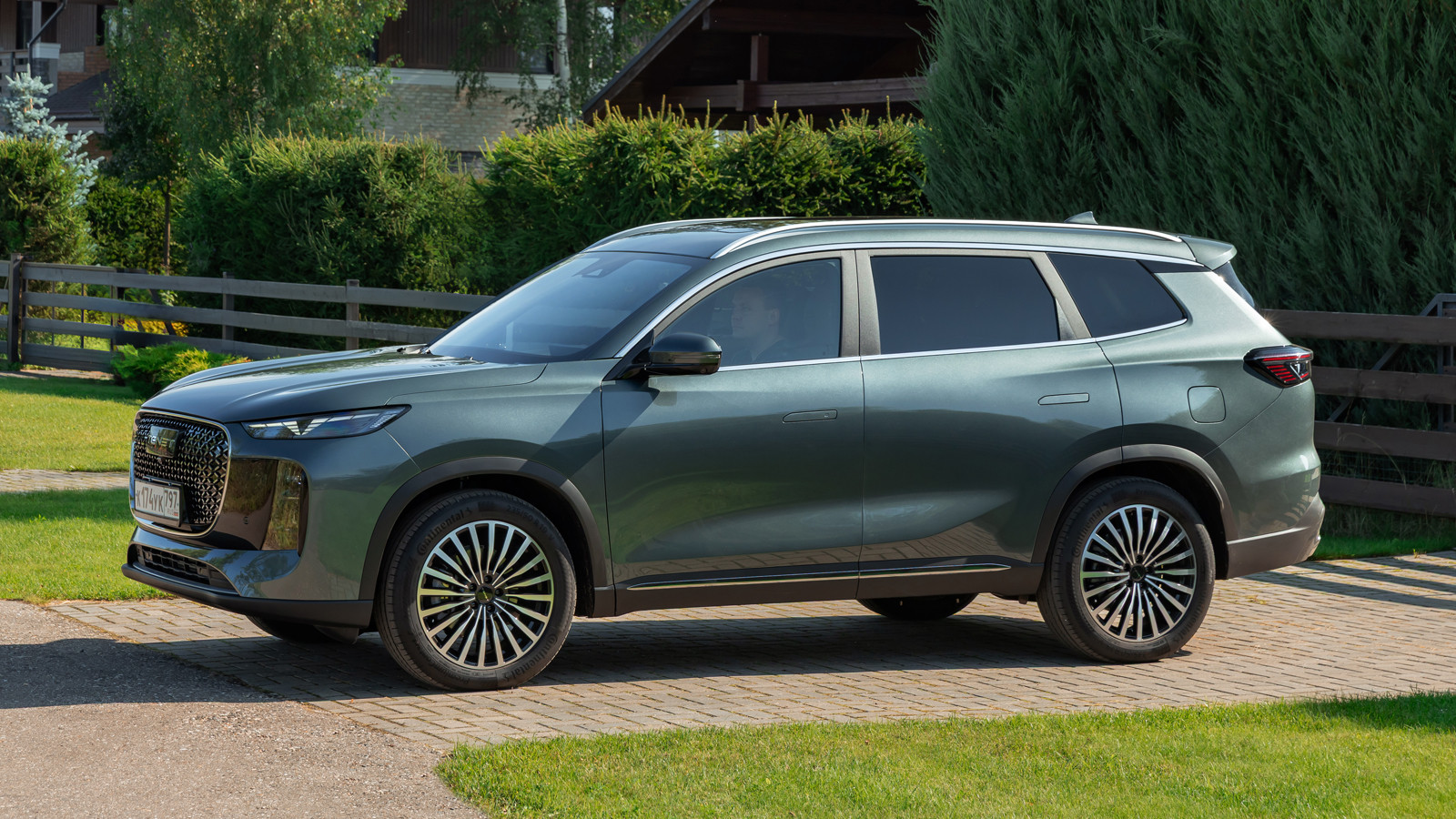 Кроссовер Tenet T8 выходит на российский рынок: цены и комплектации - КОЛЕСА.ру – автомобильный ...