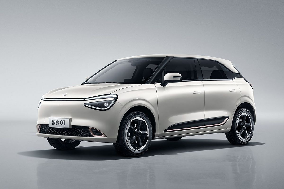 Стильный бюджетный хэтчбек Nammi 01 от Dongfeng превратился в кроссовер ...