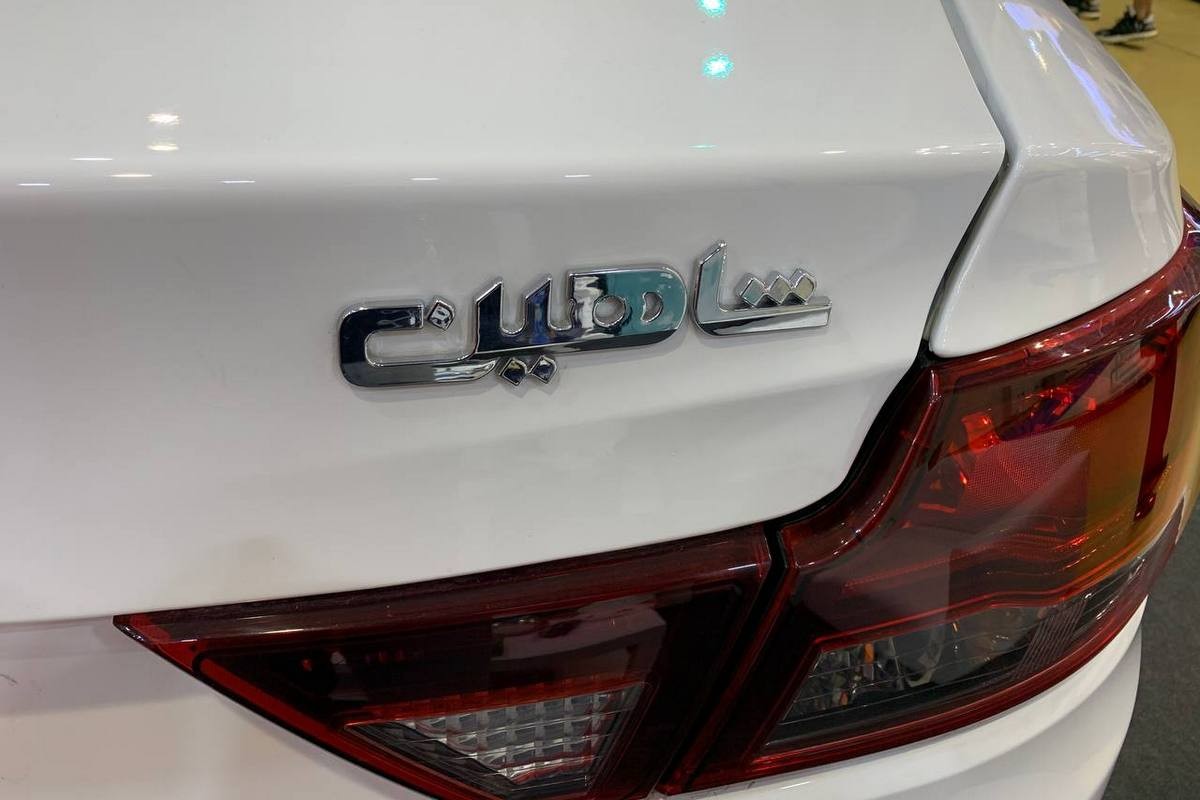 Иранские седаны для России: разглядываем конкурентов Весты от Iran ...