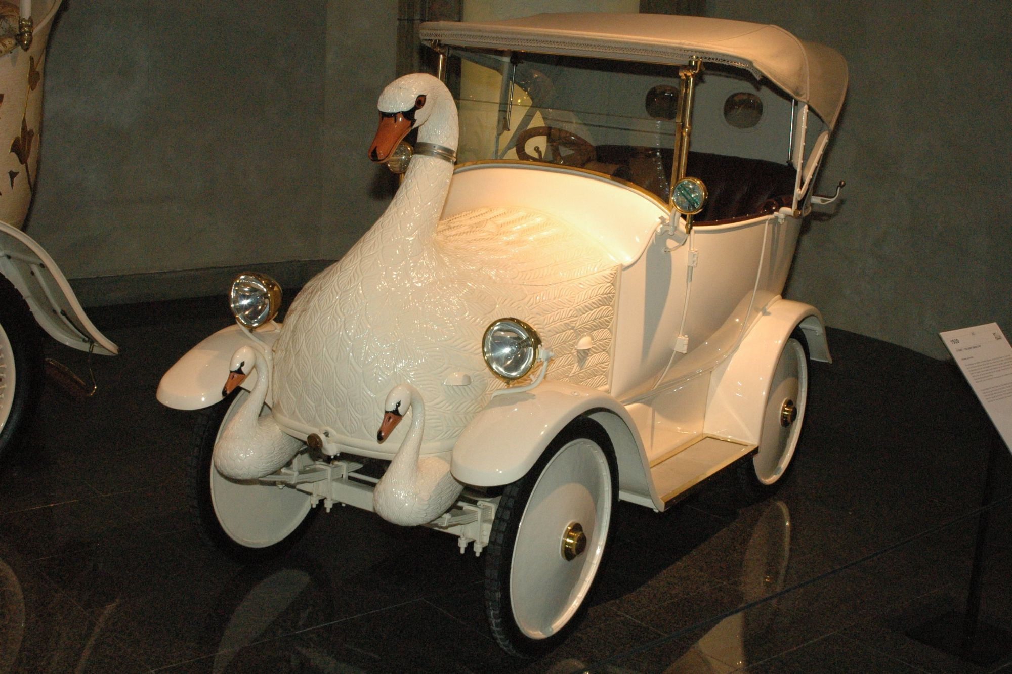 История Brooke 25/30 HP Swan Car