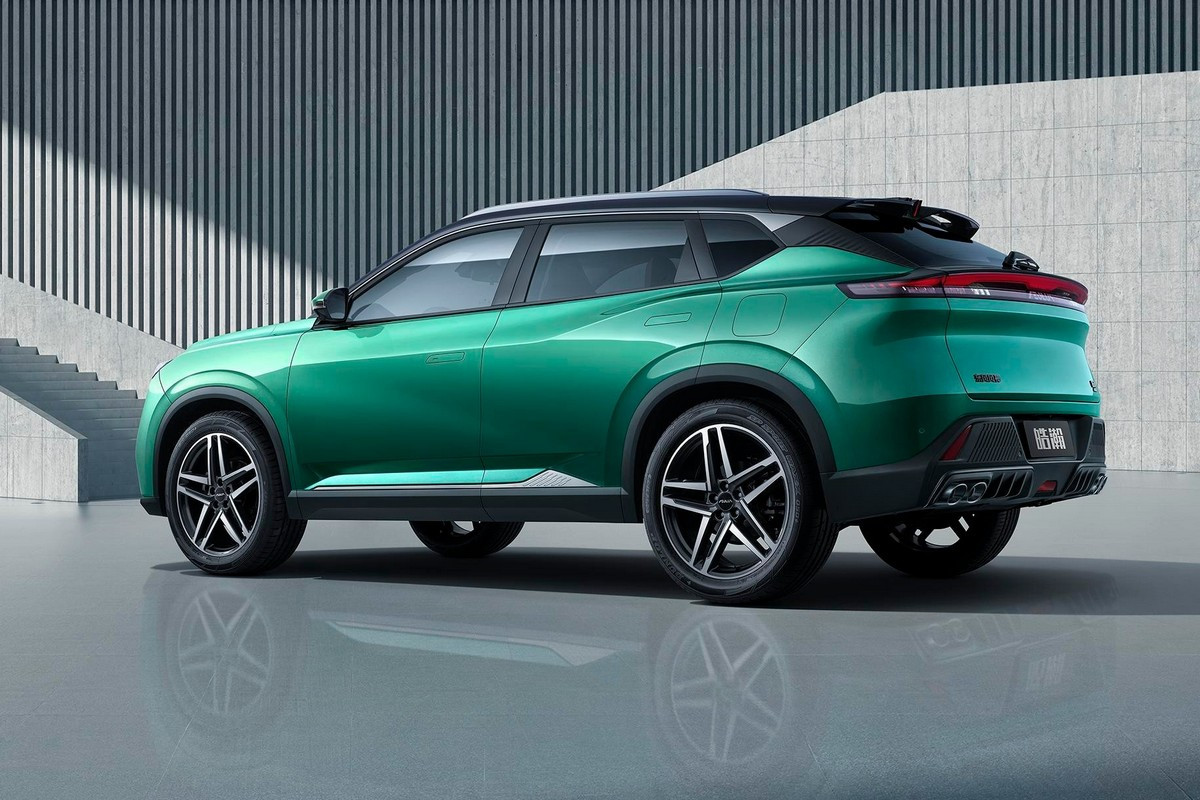 Расширена гамма кроссовера Dongfeng Aeolus Mage, который обещан России ...