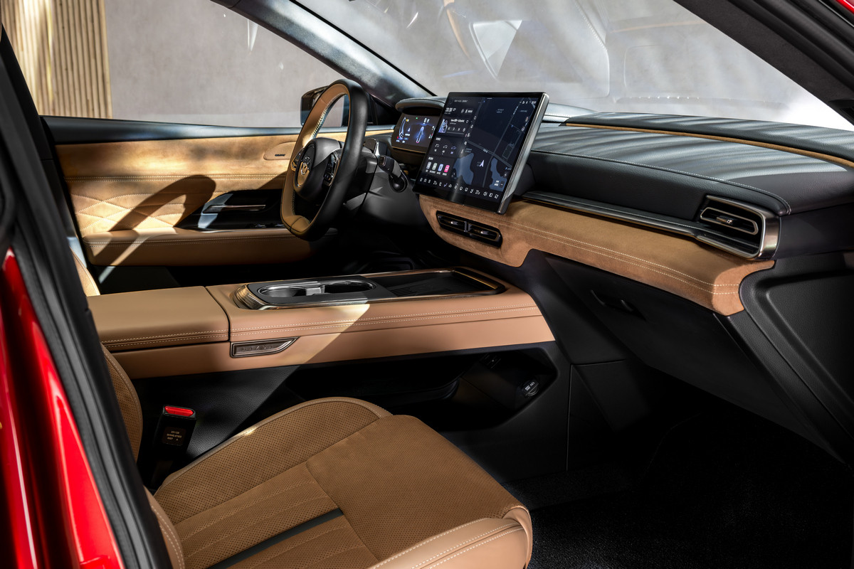 Лифтбек Mazda 6e на платформе Changan дебютировал в Европе в двух ...