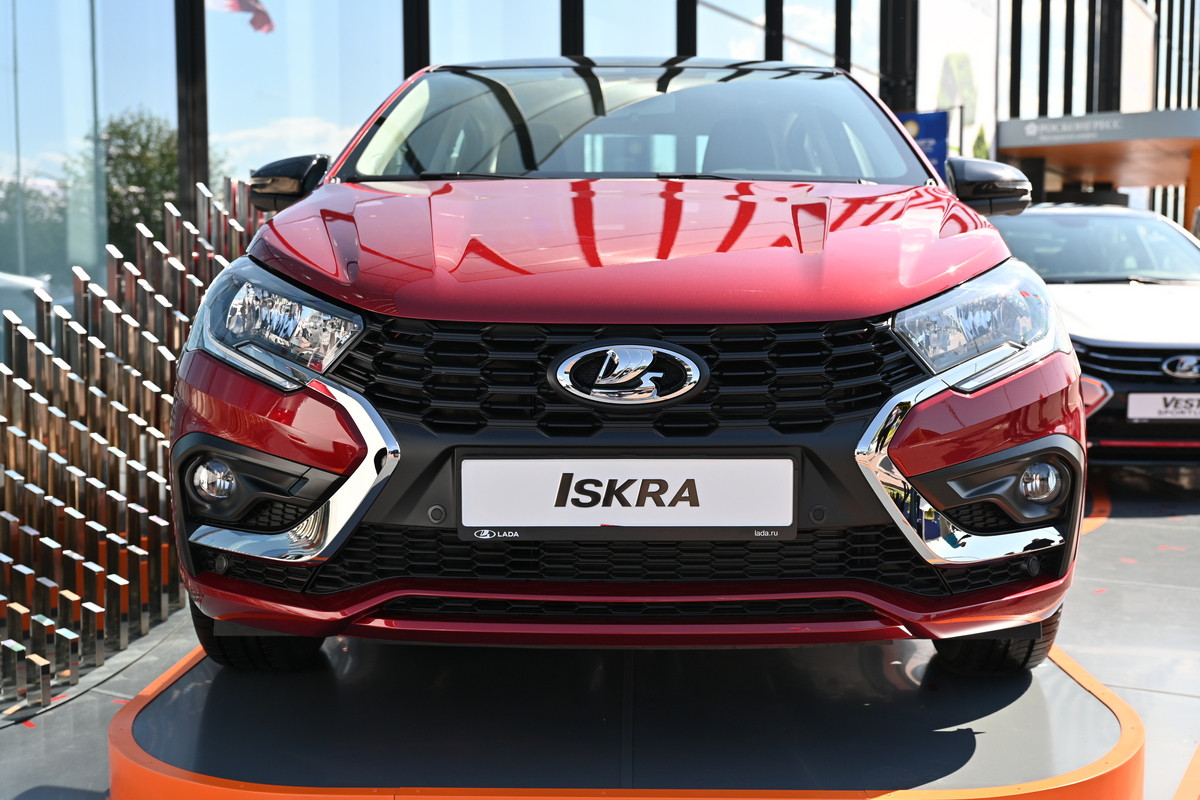 Новая Lada Iskra представлена официально: два варианта мотора, механика ...